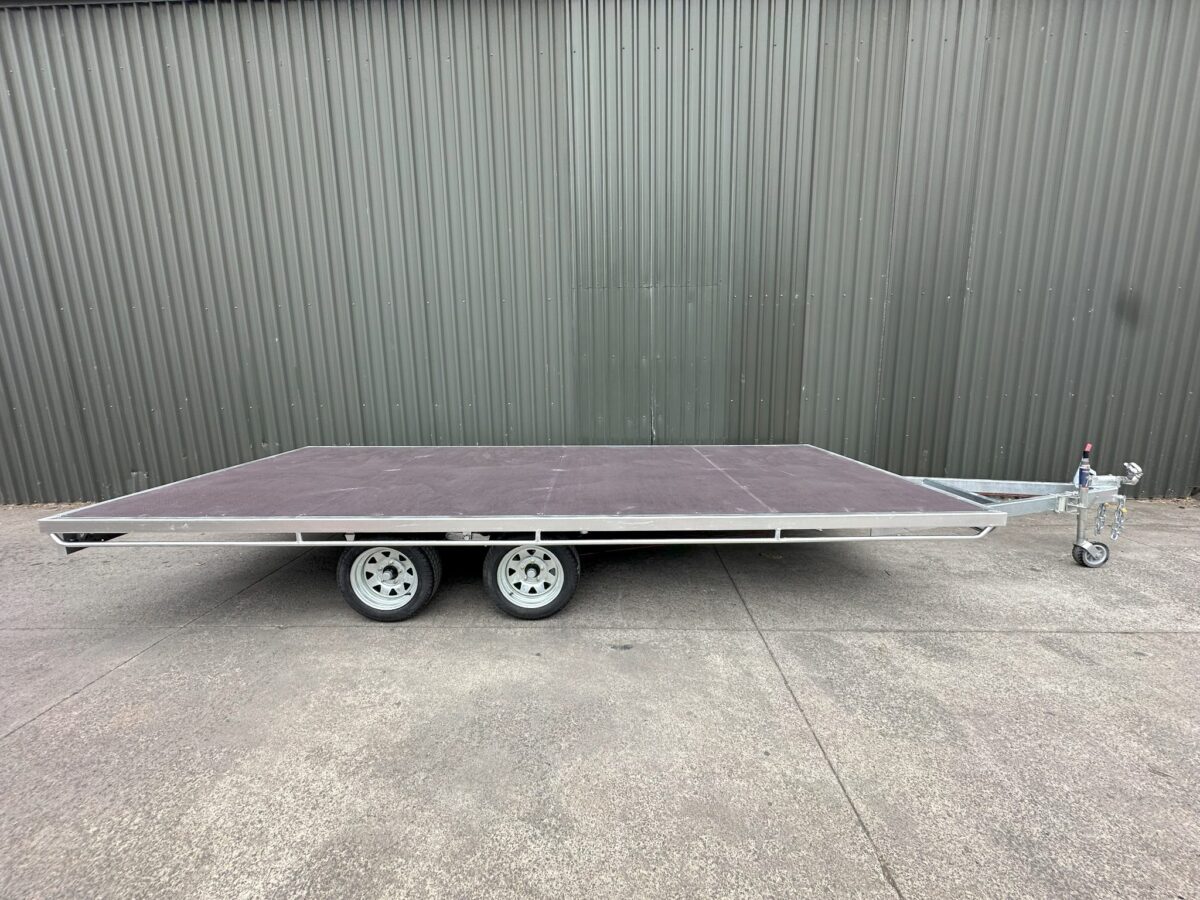 Flat Deck | Lucca Trailers